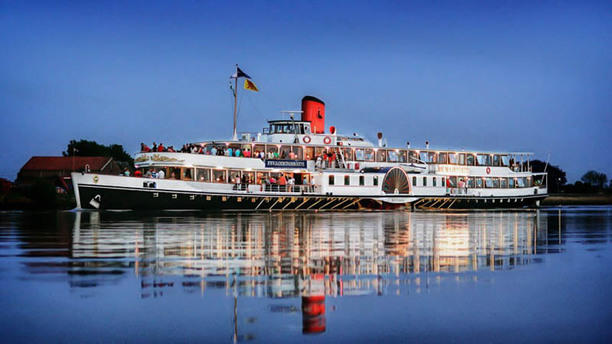 Raderstoomboot De Majesteit in Rotterdam - Menu, openingstijden ...