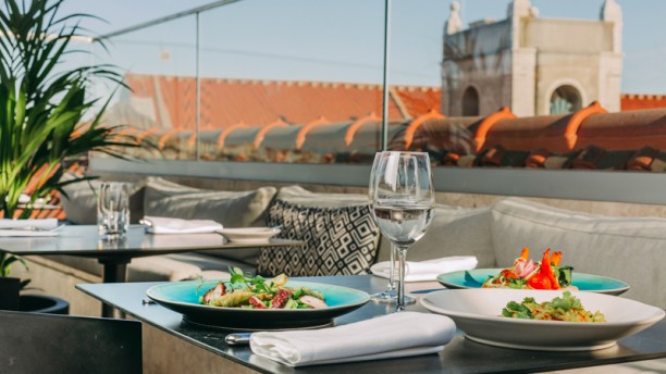 Lumi Rooftop in Lisbon - Restaurant Reviews, Menu and Prices - TheFork